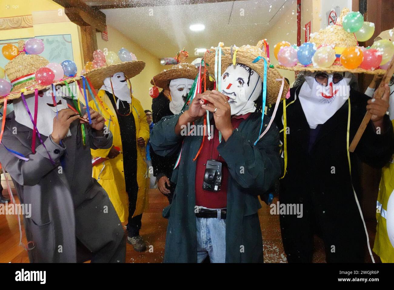 CUENCA-LANZAMIENTO CARNAVAL DE LOS RUCOS NULTI. Cuenca,Ecuador 5 de ...