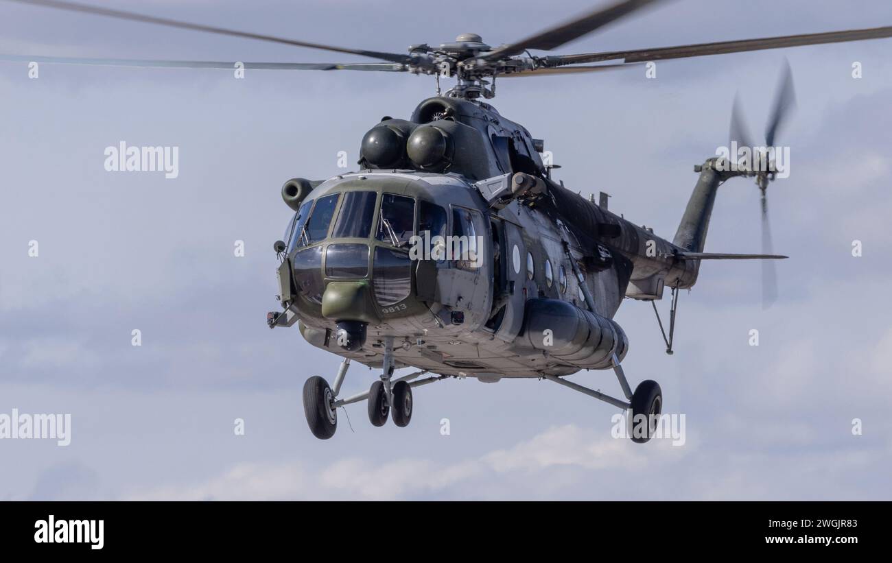 Helicopter mil mi 17 hi-res stock photography and images - Alamy