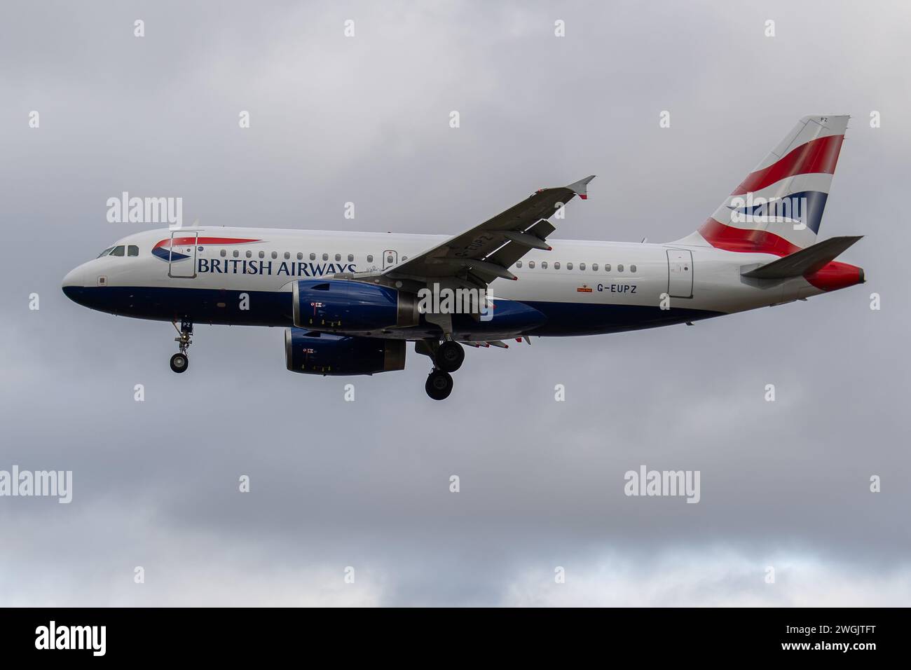 Hounslow, UK. 5th February, 2024. A British Airways Airbus A319-131 ...