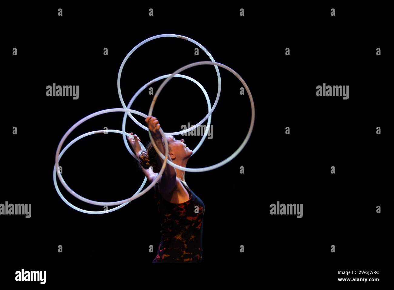 Throw poi hi-res stock photography and images - Alamy