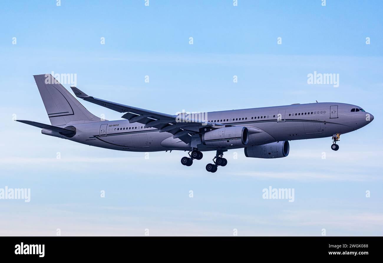 Alpha star aviation services hi-res stock photography and images - Alamy