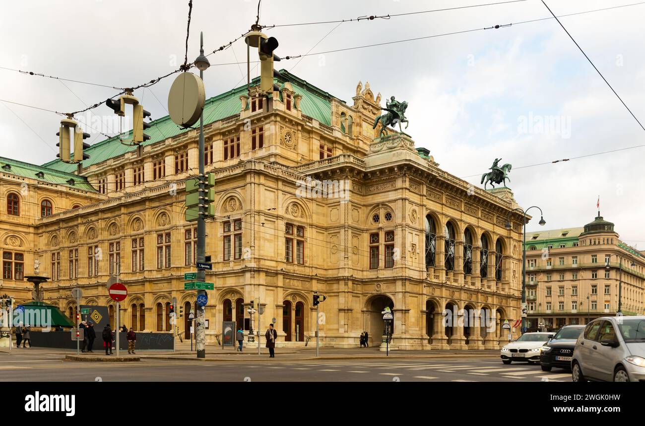 View of Vienna State Opera building from Opernring Stock Photo - Alamy