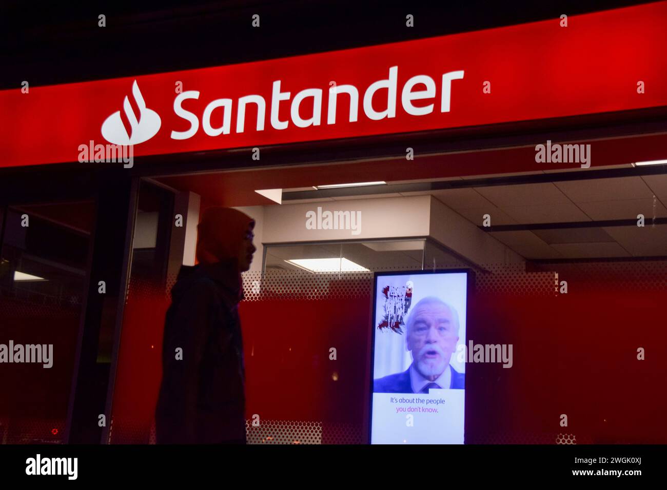 London, England, UK. 5th Feb, 2024. A branch of Santander in Central ...