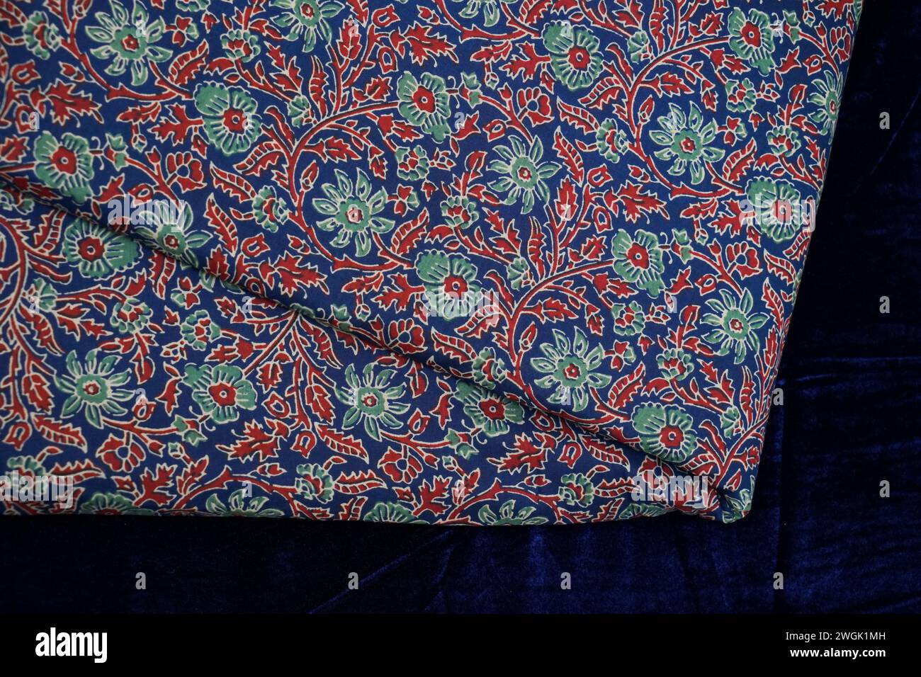 indian saree collections for onam, pongal and wedding. Textured Fabric ...