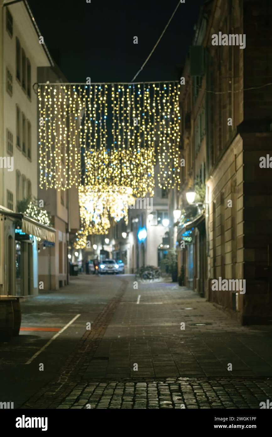 Well lit street hi-res stock photography and images - Alamy