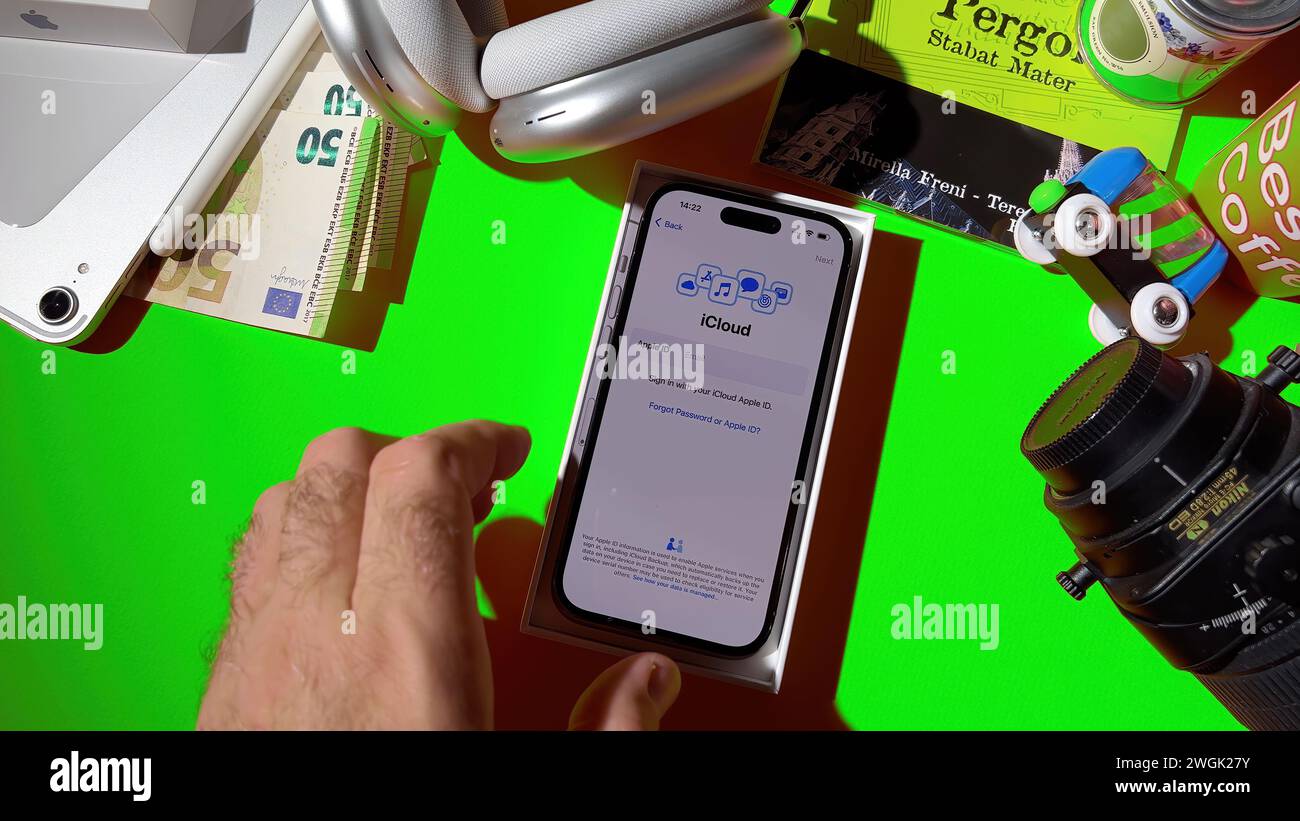 Secure retrieval hi-res stock photography and images - Alamy