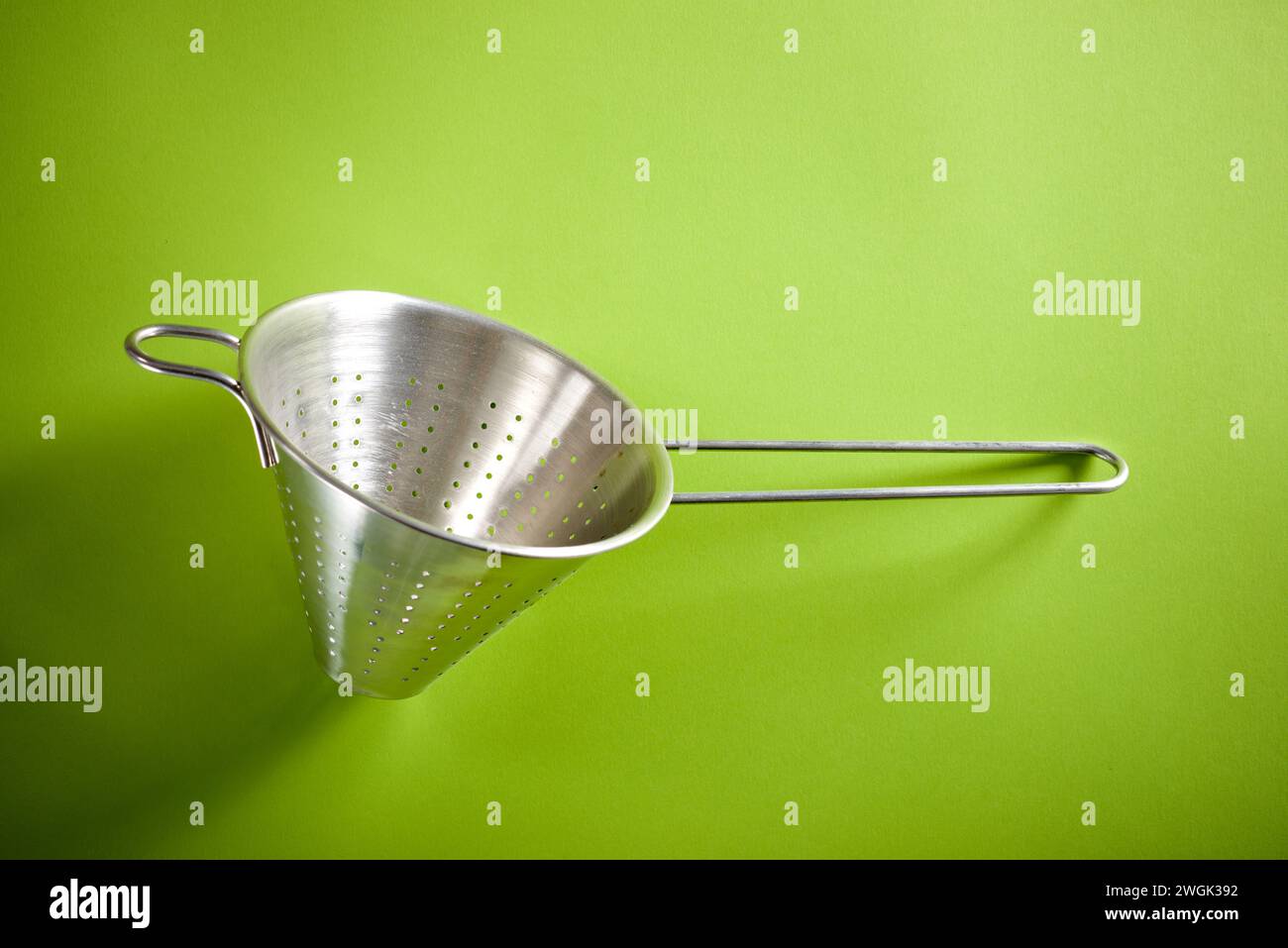 Collander sieve hi-res stock photography and images - Alamy