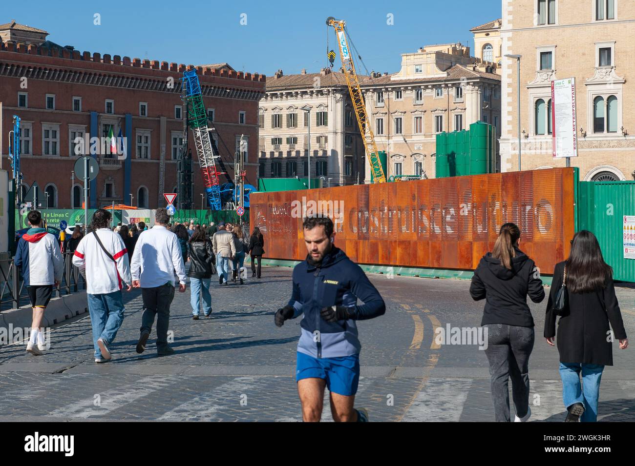 February 04, 2024 - Rome, Italy: Tourists stroll down piazza Venezia ...