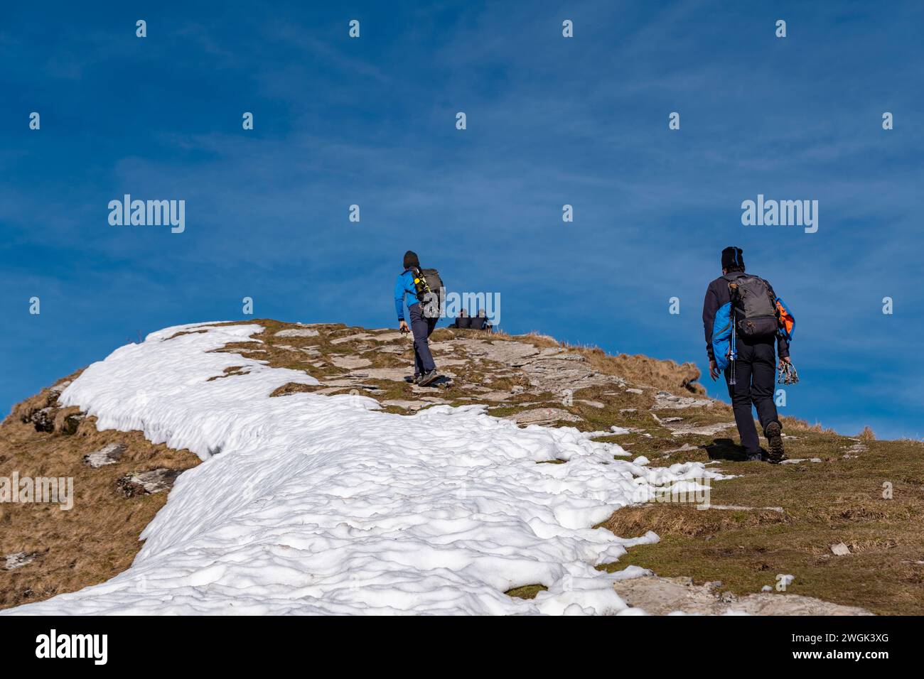 Trekking scene in winter on Mount Generoso Stock Photo - Alamy