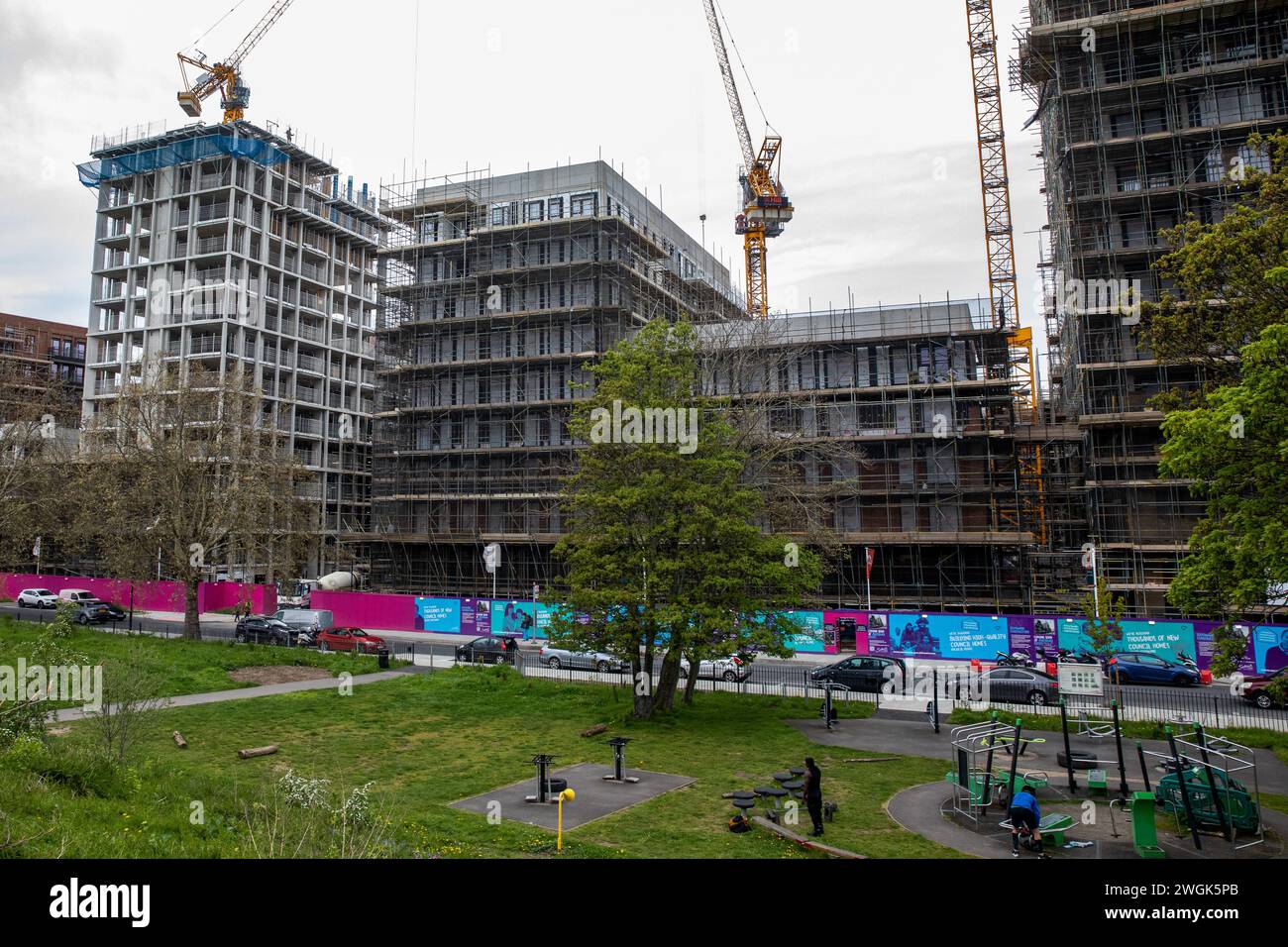 London, UK. 27th April 2023. Housing blocks under construction as part ...