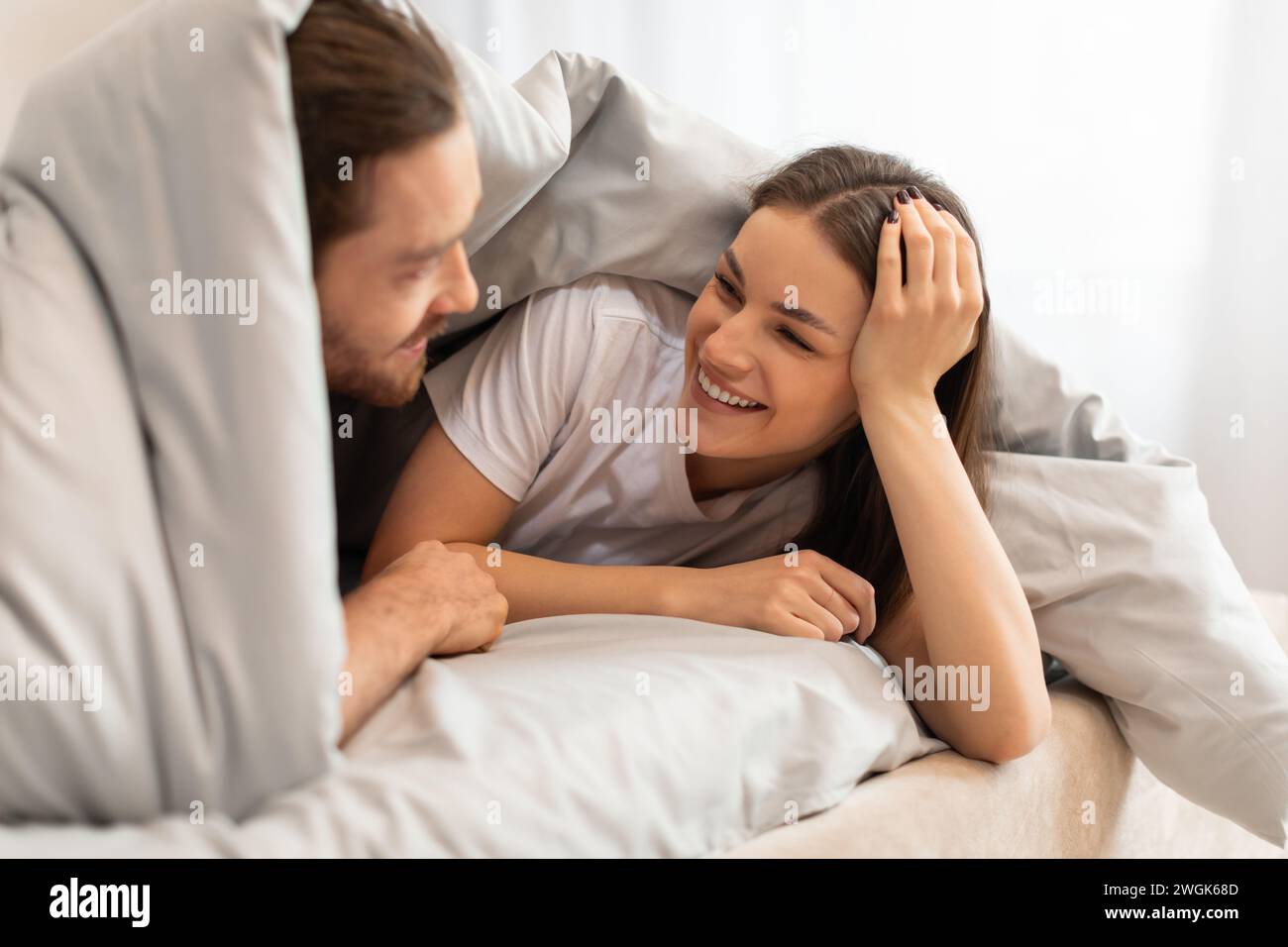 Couple intimate sheets hi-res stock photography and images - Alamy