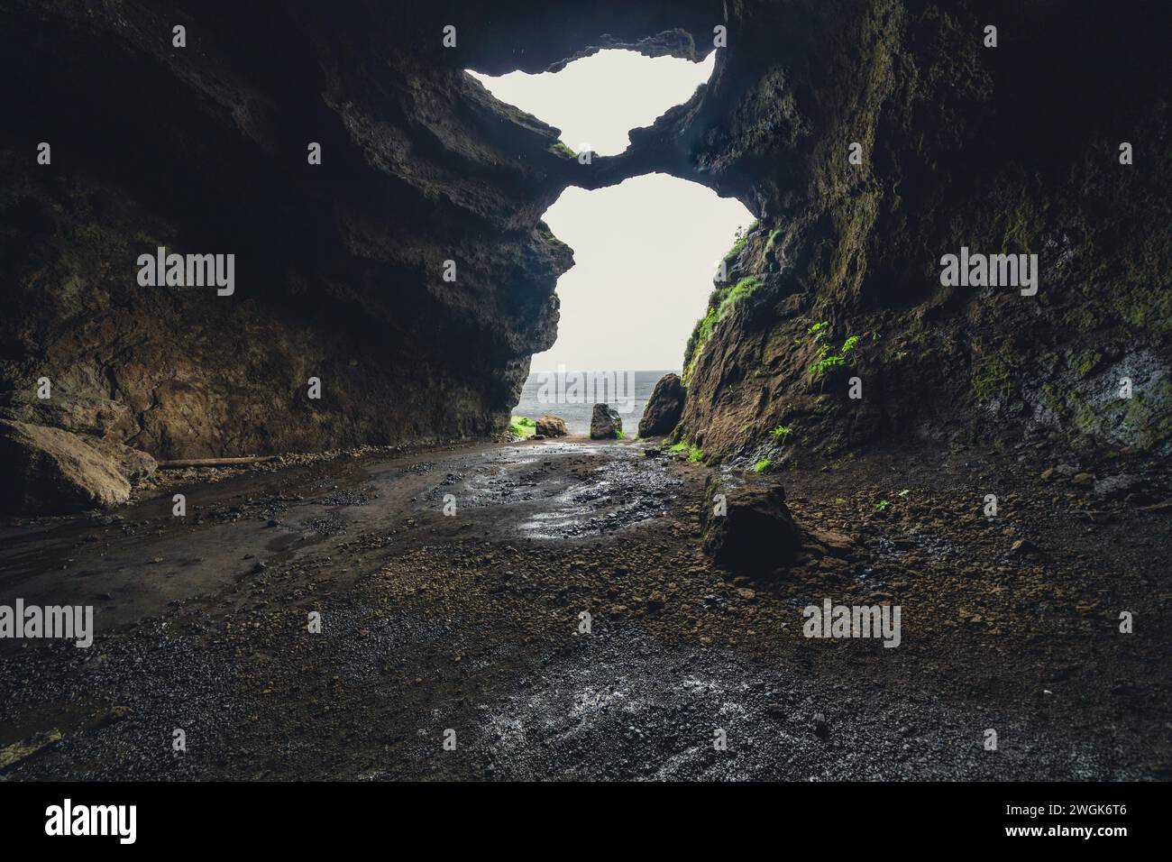 Iceland yoda cave hi-res stock photography and images - Alamy
