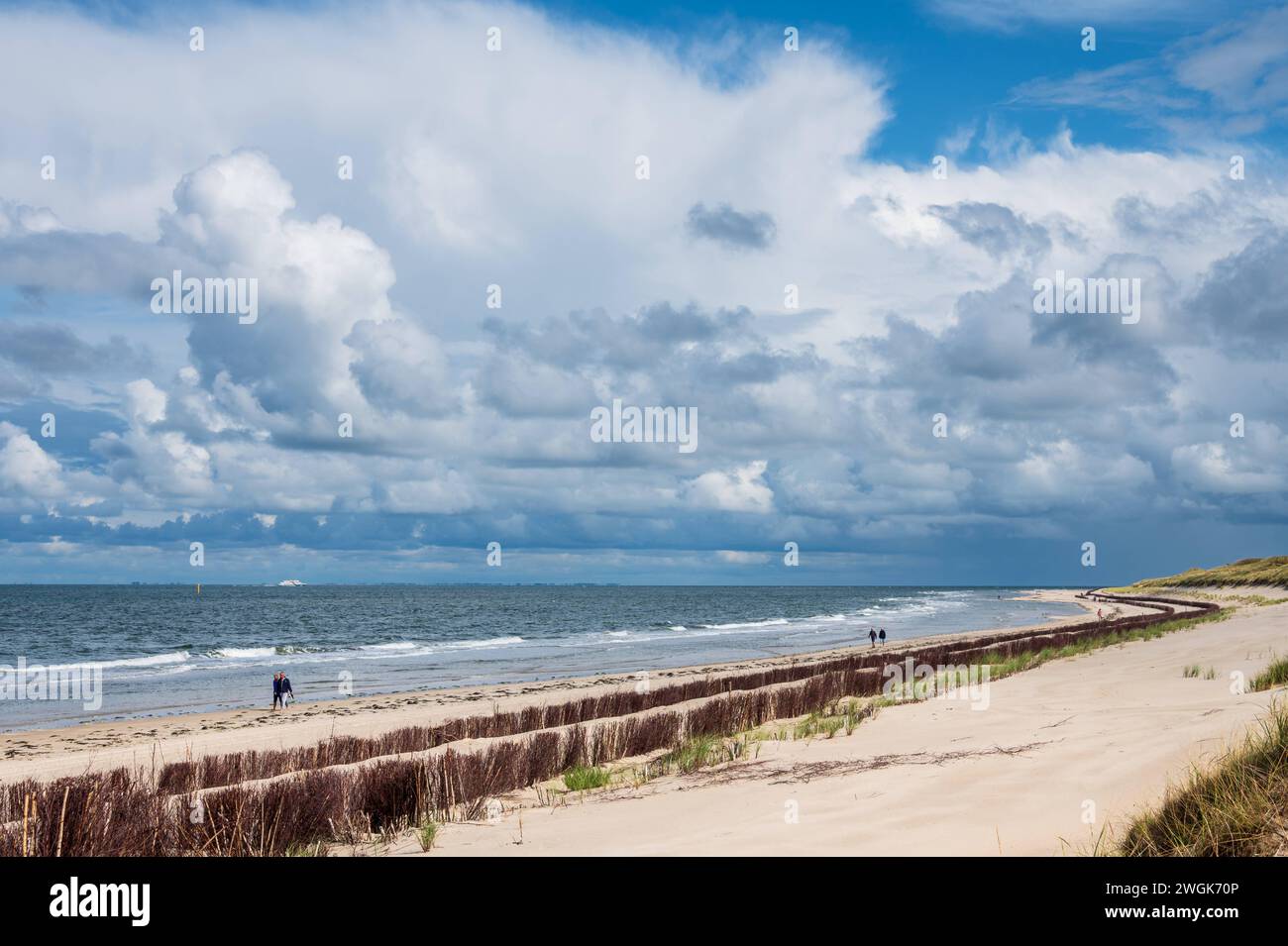 Wanderer am strand hi-res stock photography and images - Alamy