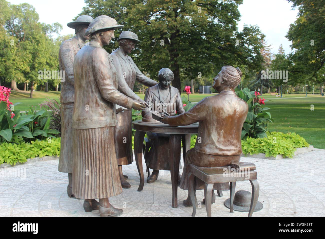 Canadian suffragettes who got the right to vote in Canada & Manitoba in ...