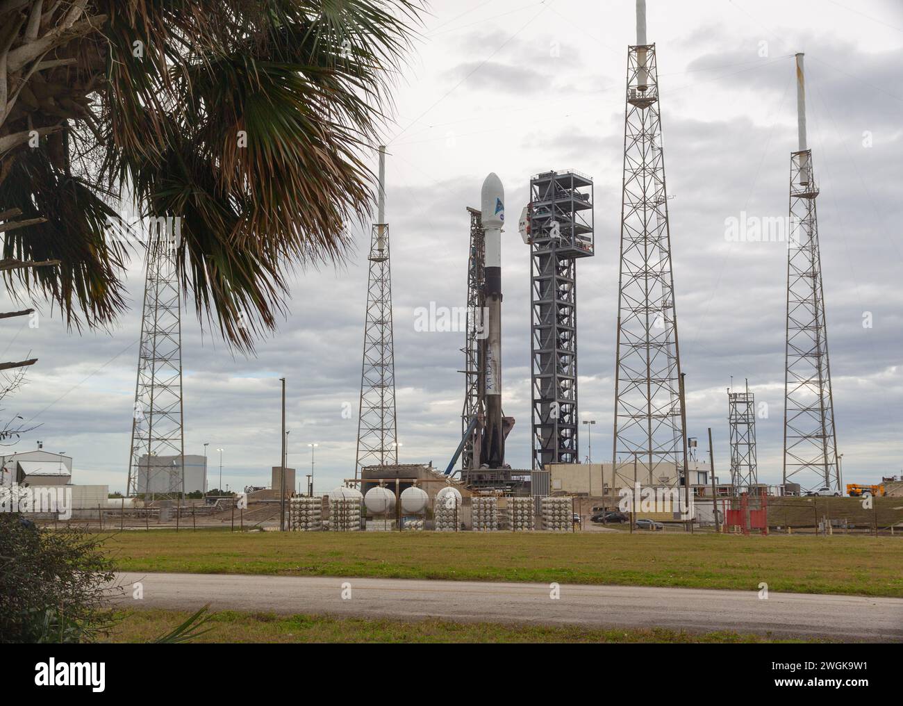 SpaceX & NASA ready to launch PACE plankton aerosol cloud ocean ...