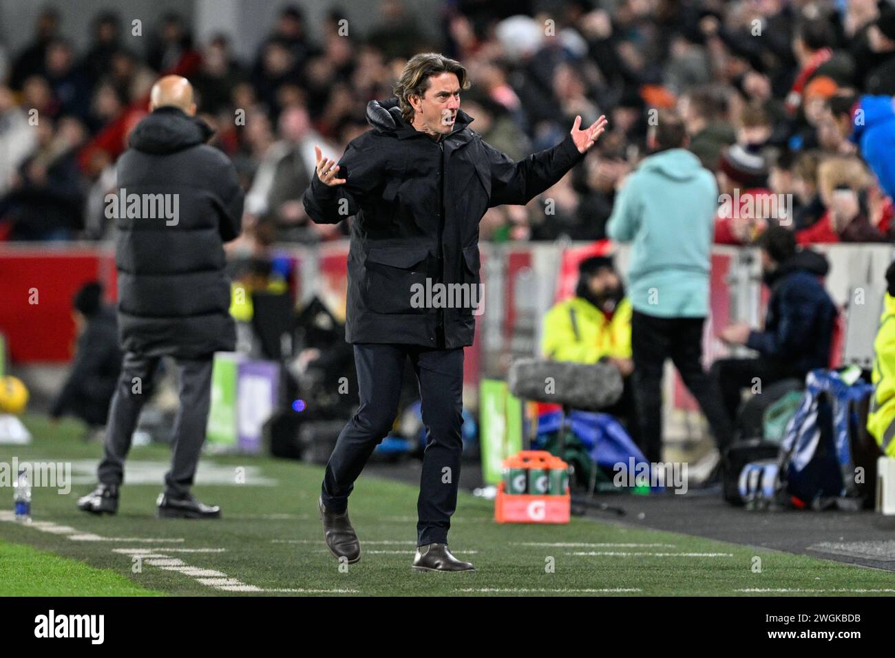 Thomas Frank manager of Brentford encourages fans during the Premier ...