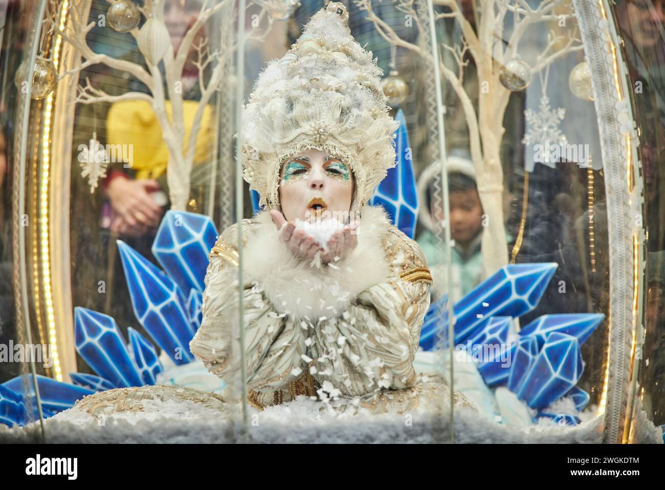 Manchester Christmas Parade event 2023 making its way through the city ...