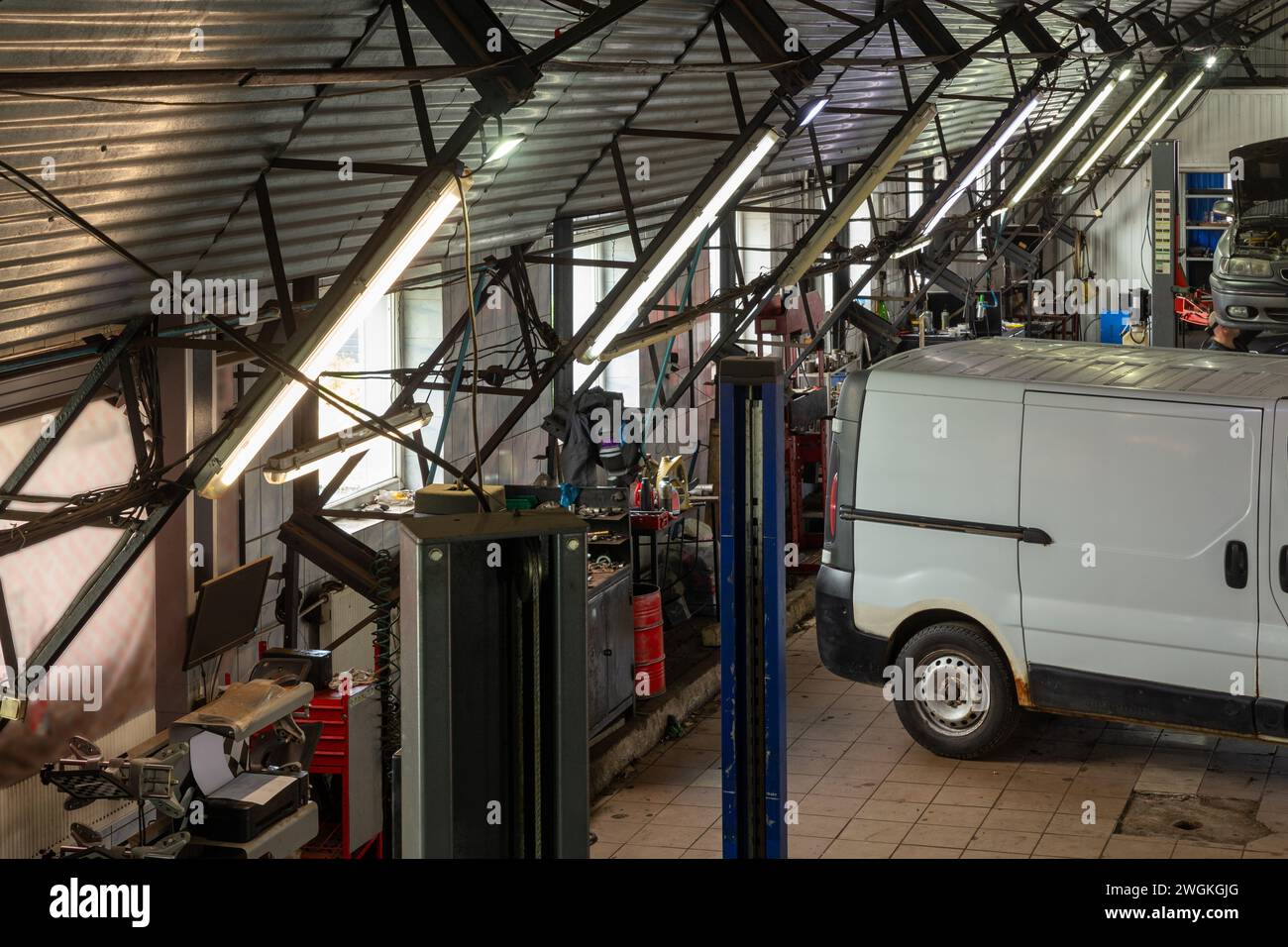 Auto repair shop interior hi-res stock photography and images - Alamy