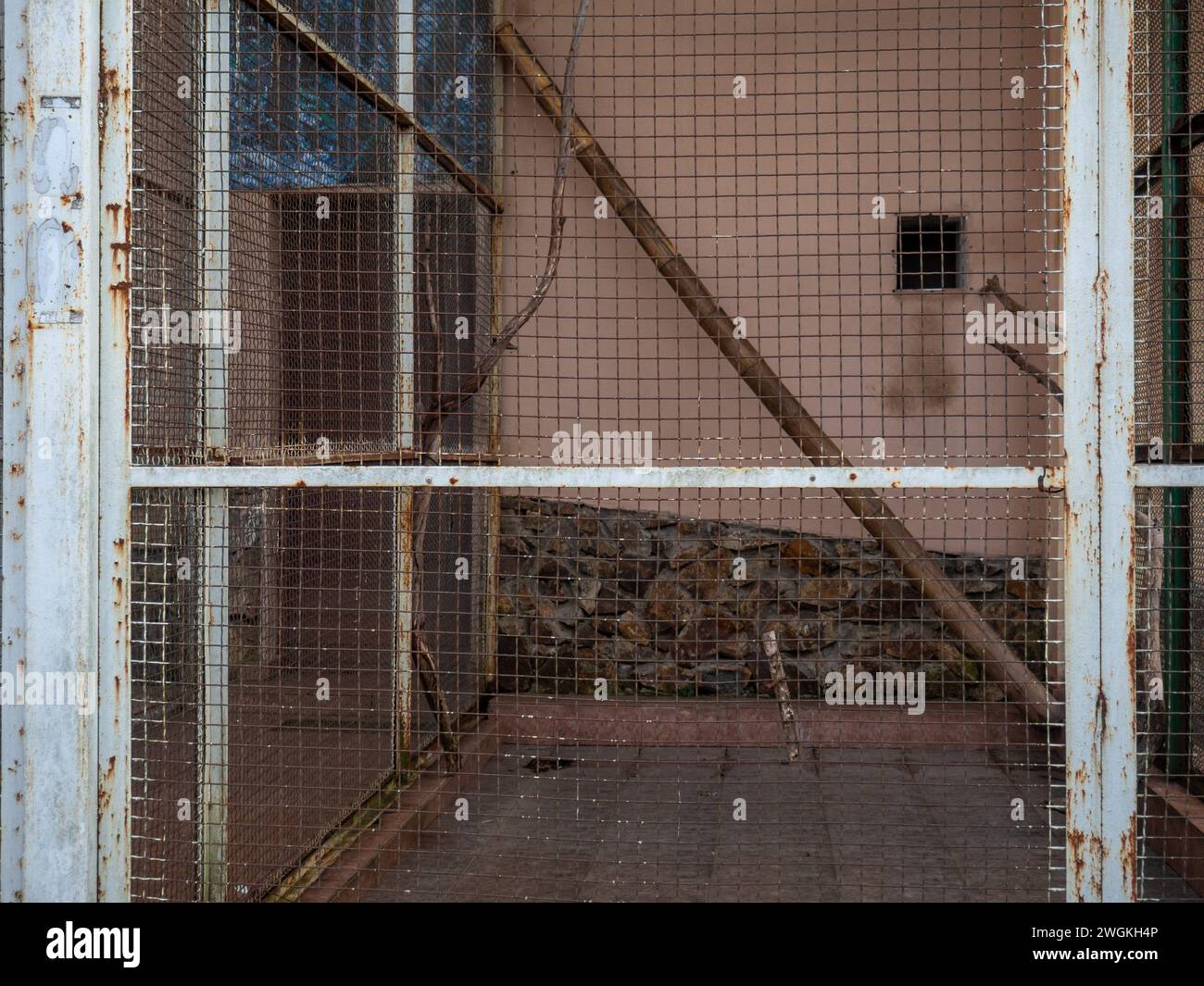 OLYMPUS DIGITAL Outdoor fence at the zoo. Empty cages in the zoo ...