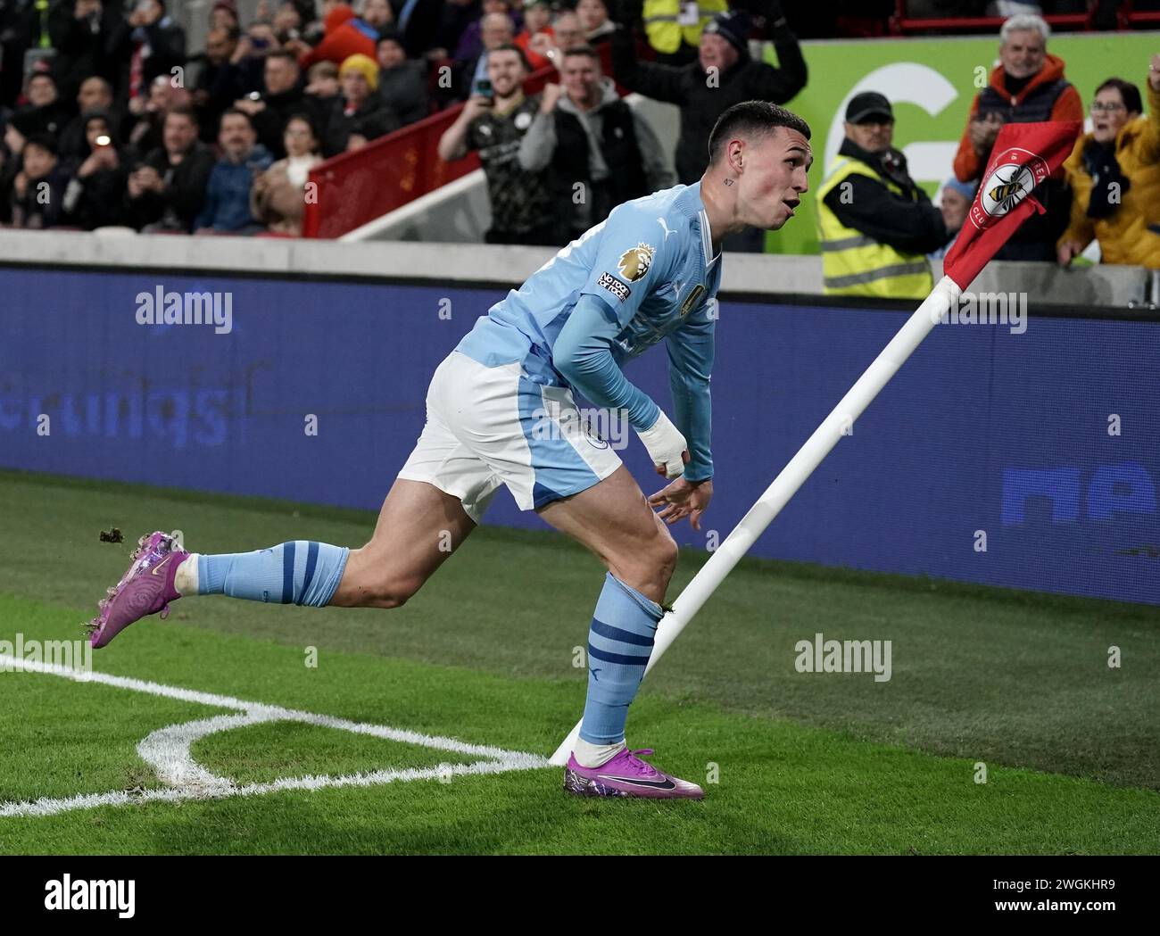 Manchester City's Phil Foden celebrates scoring their side's second ...