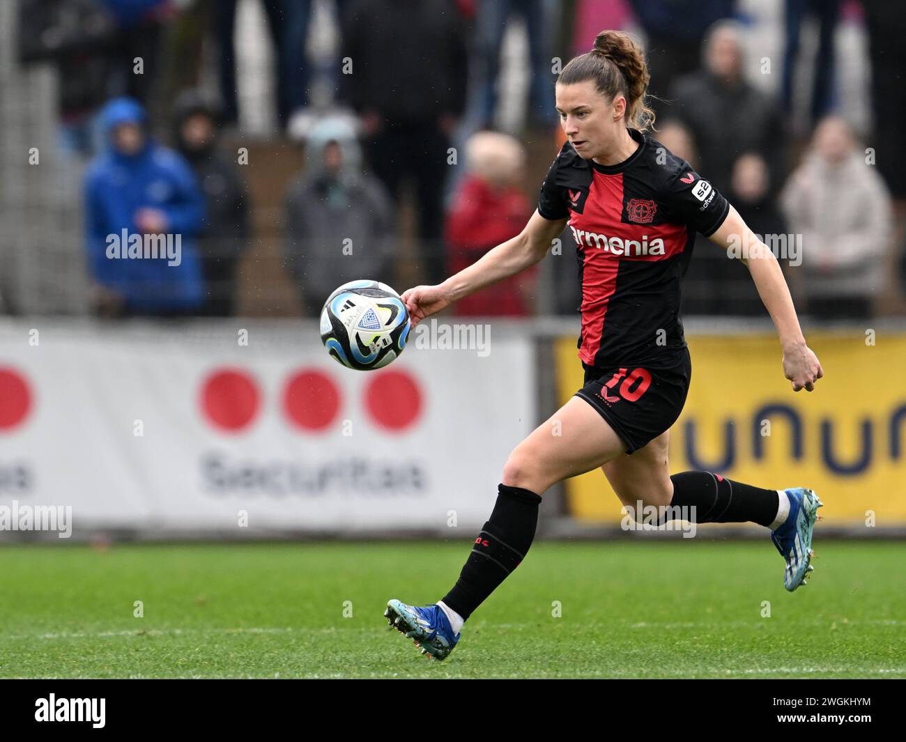 Pixel football hi-res stock photography and images - Alamy