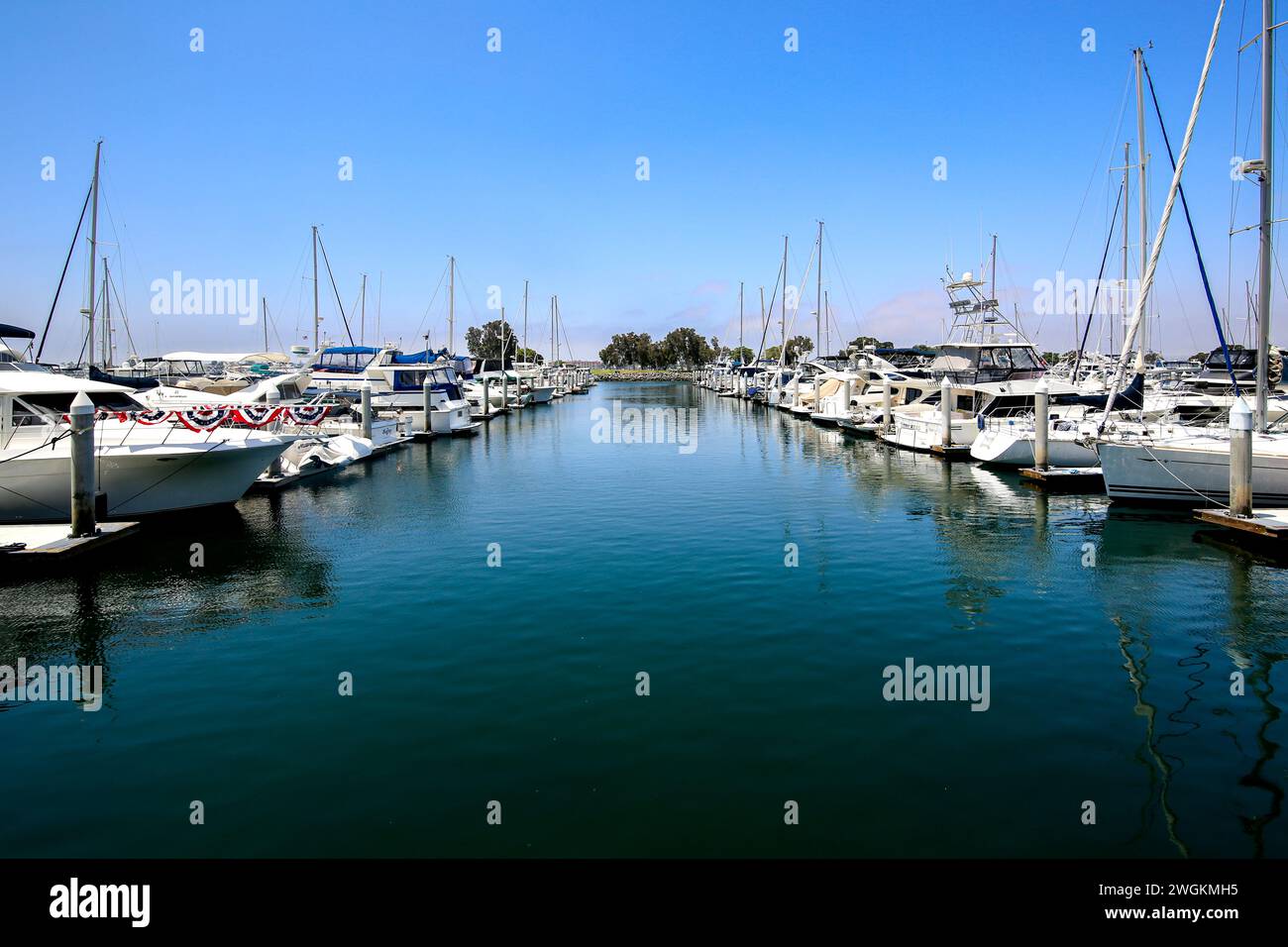 Nautical setting hi-res stock photography and images - Alamy
