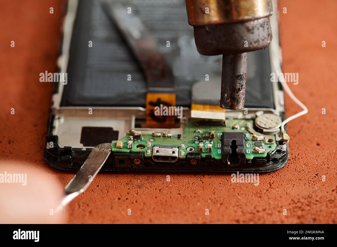 Phone service repair disassembling diagnostics hi-res stock photography ...
