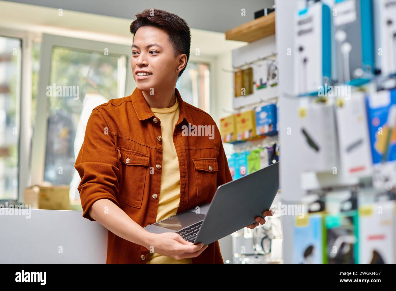 Asian salesman hi-res stock photography and images - Alamy