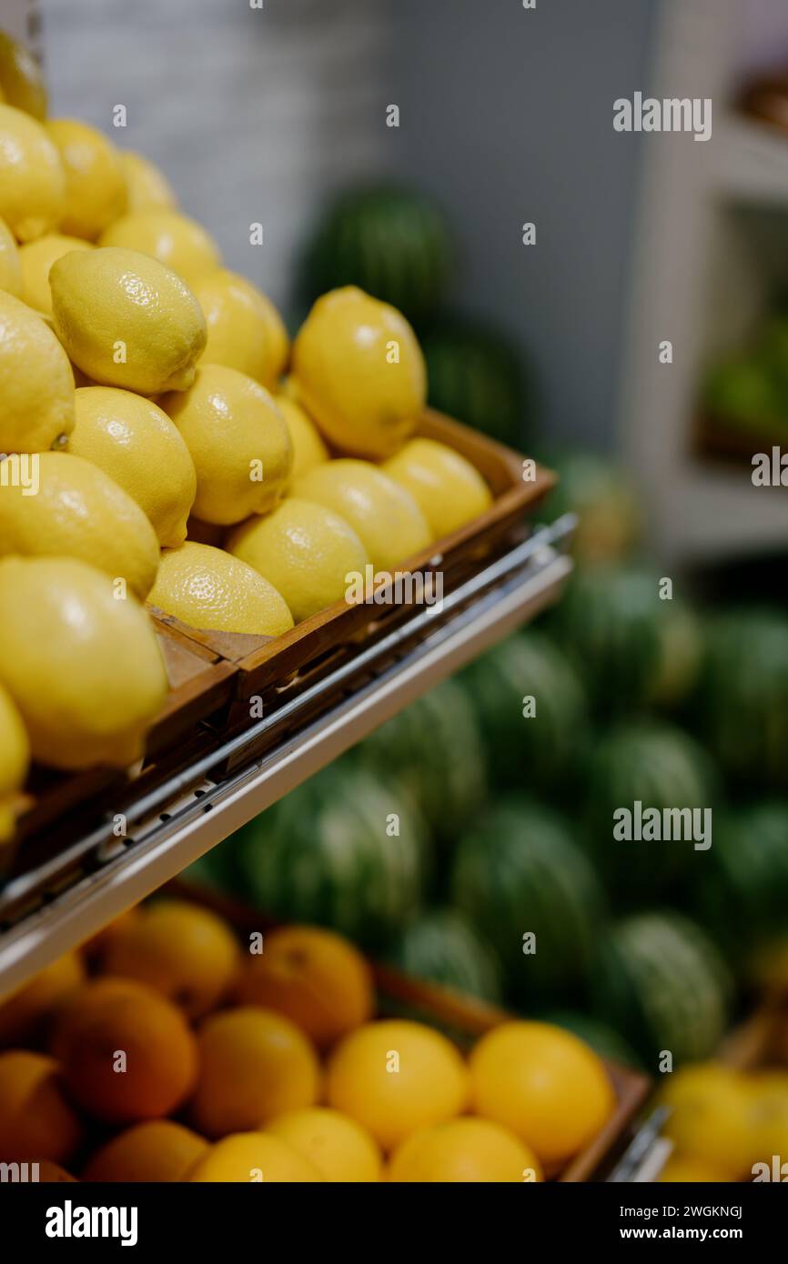 Fresh Lemons Display at Local Grocery Stock Photo - Alamy