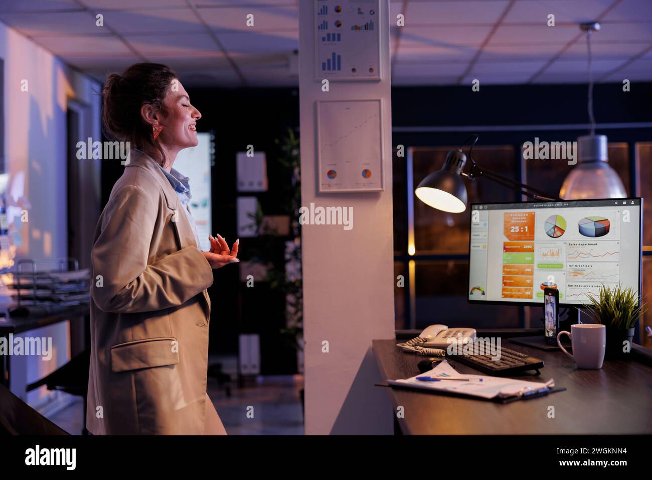 Filming smarphone hi-res stock photography and images - Alamy