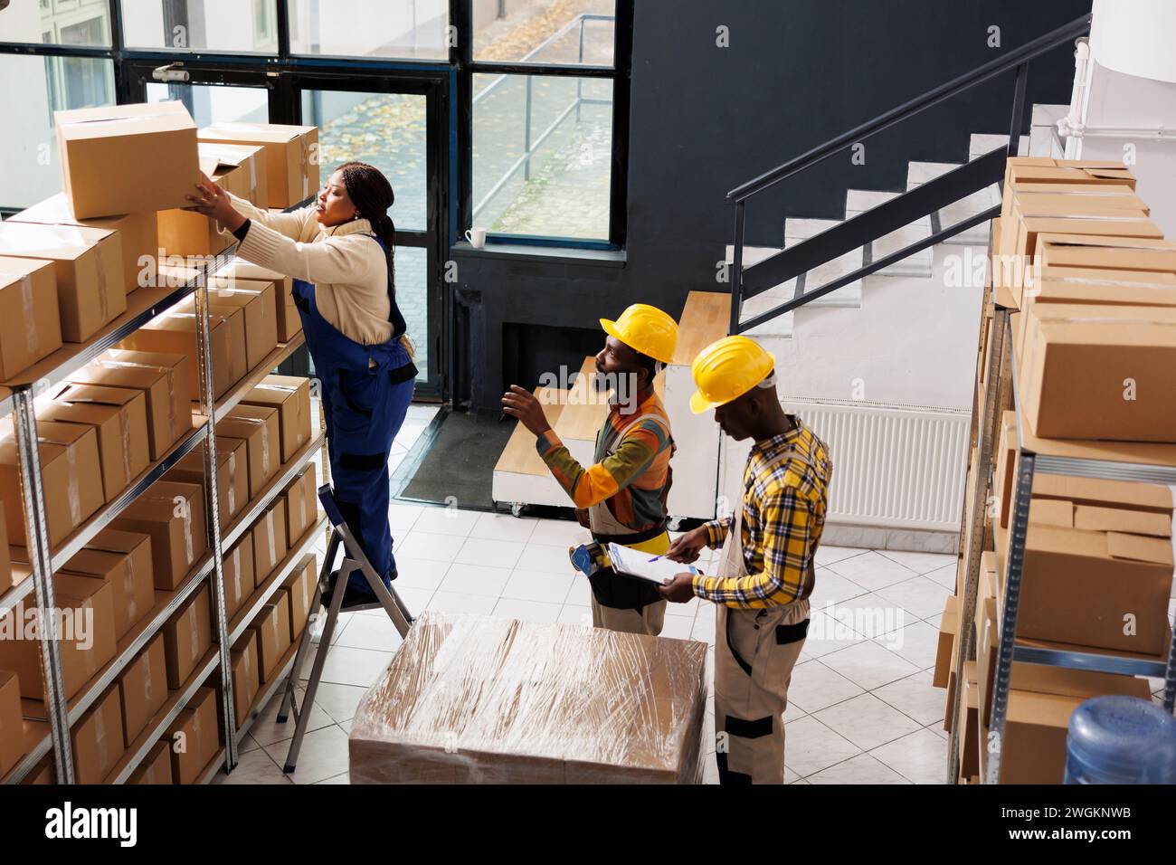 Shipment handlers hi-res stock photography and images - Alamy