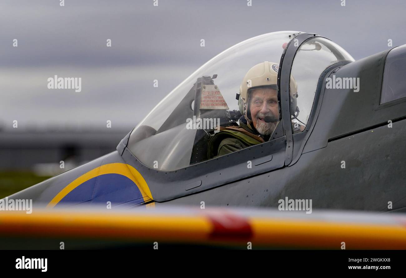 102-year-old Jack Hemmings AFC after flying a Spitfire plane to mark ...
