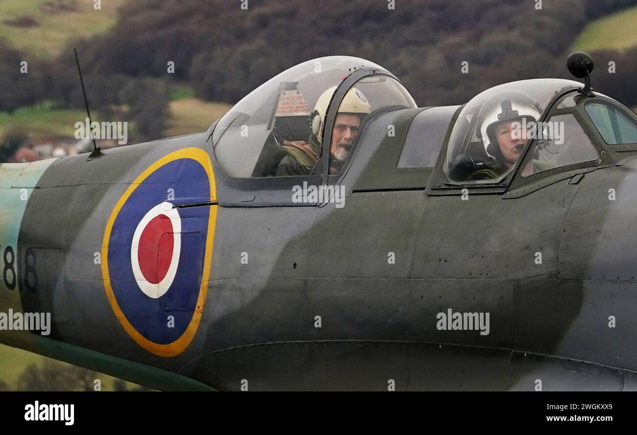 102 Year Old Jack Hemmings Afc Flies A Spitfire Plane To Mark 80th