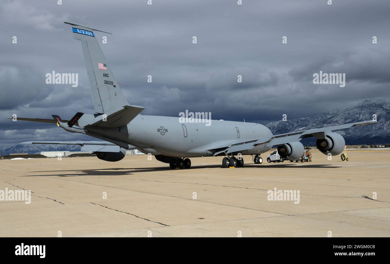 Airmen from the Utah Air National Guard’s 151st Wing and Air Force ...