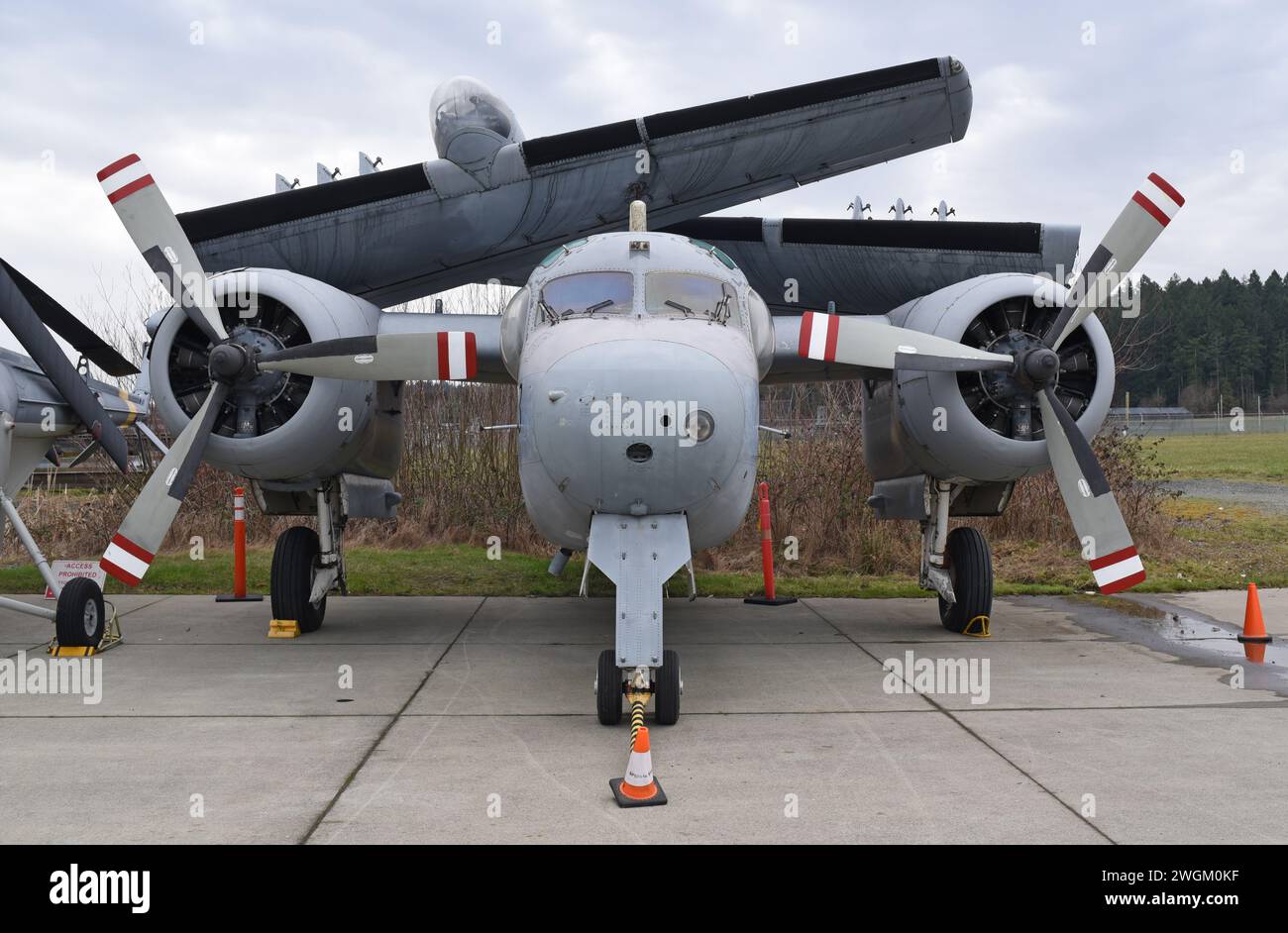 Folding wing aircraft hi-res stock photography and images - Alamy