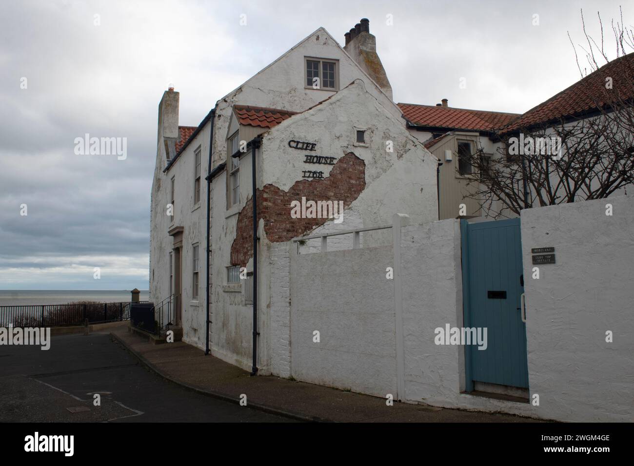 Clill top house hi-res stock photography and images - Alamy