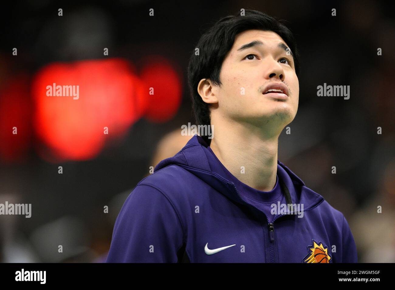 Phoenix Suns forward Yuta Watanabe (18) warms up before an NBA ...