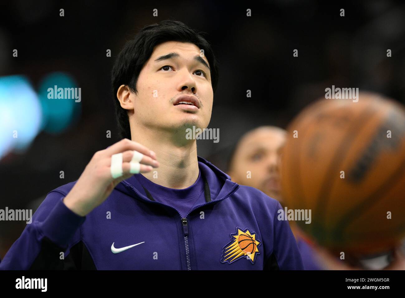 Phoenix Suns forward Yuta Watanabe (18) warms up before an NBA ...