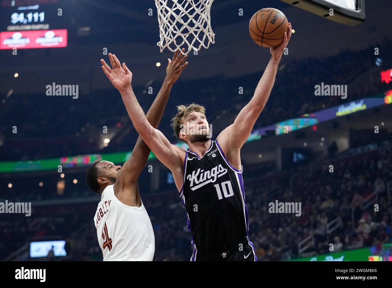 Sacramento Kings forward Domantas Sabonis (10) shoots in front of Cleveland Cavaliers forward ...