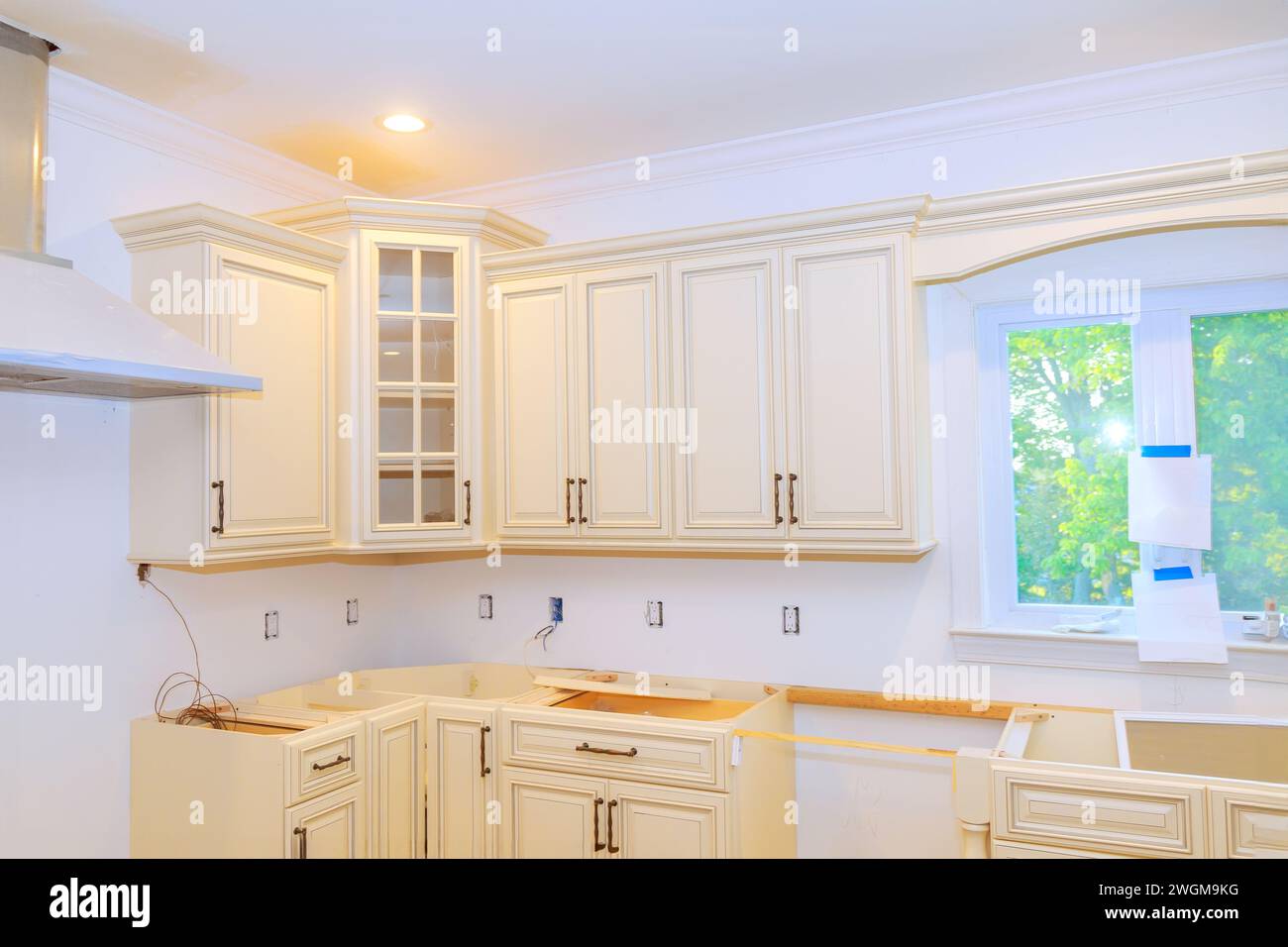 Installation kitchen cabinets assembling hi-res stock photography and ...