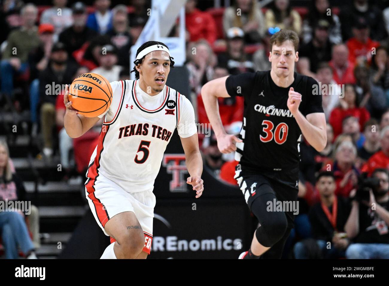 Texas Tech guard Darrion Williams (5) brings the ball up court against ...