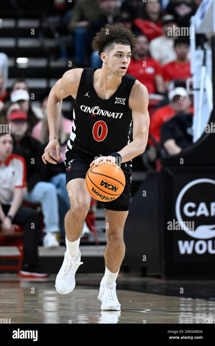 Cincinnati guard Dan Skillings Jr. (0) brings the ball up court against ...