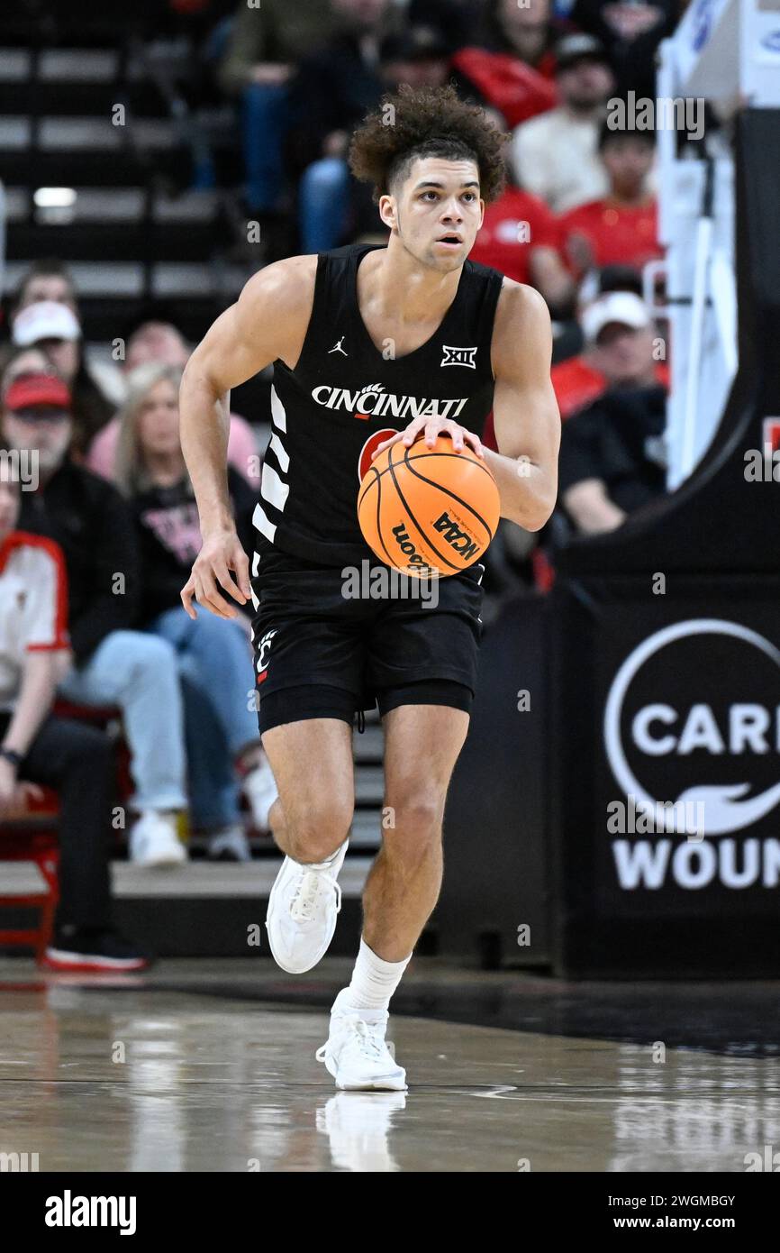 Cincinnati guard Dan Skillings Jr. (0) brings the ball up court against ...