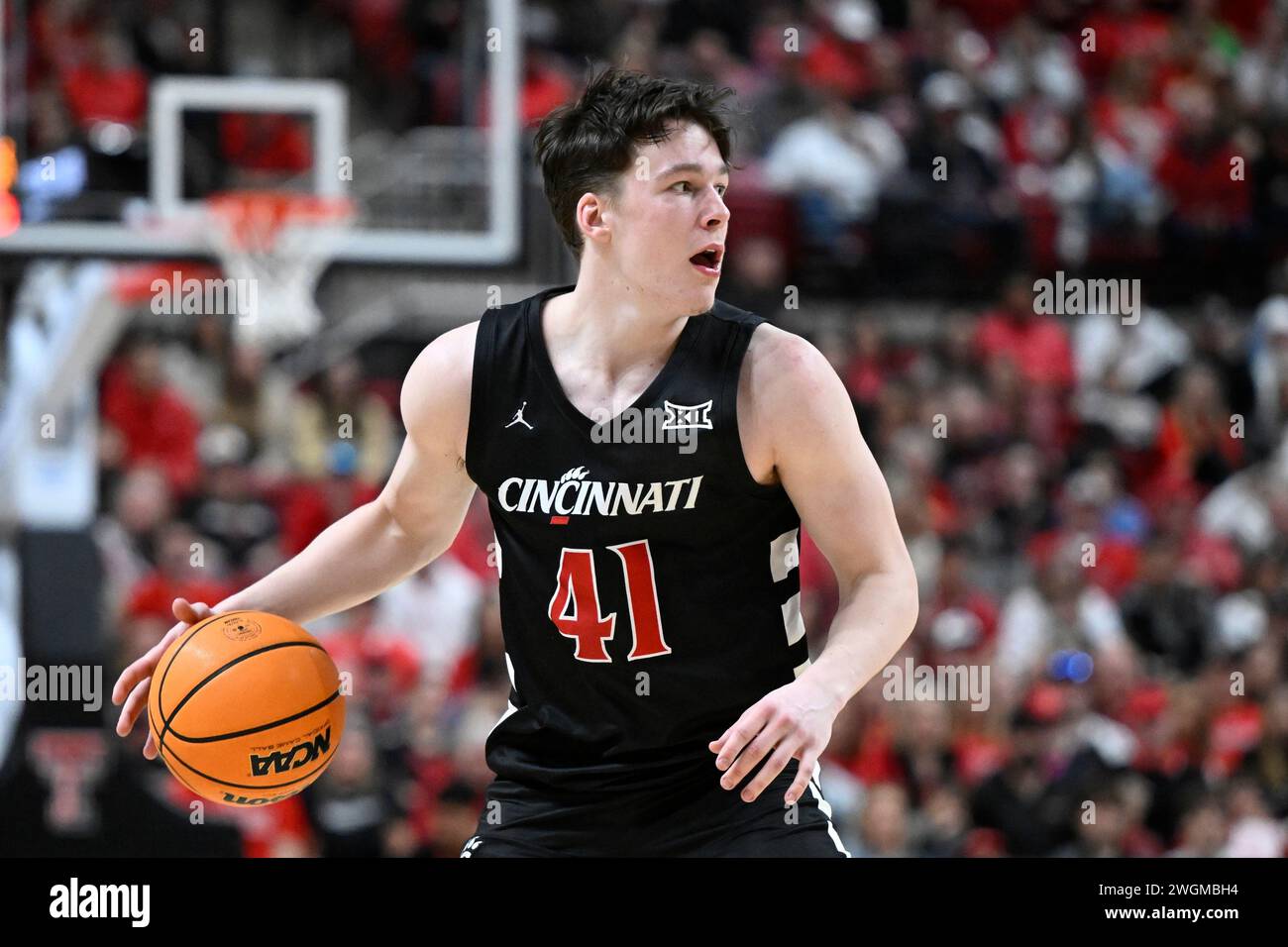 Cincinnati guard Simas Lukosius (41) controls the ball against Texas ...