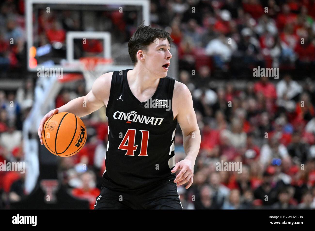 Cincinnati guard Simas Lukosius (41) controls the ball against Texas ...