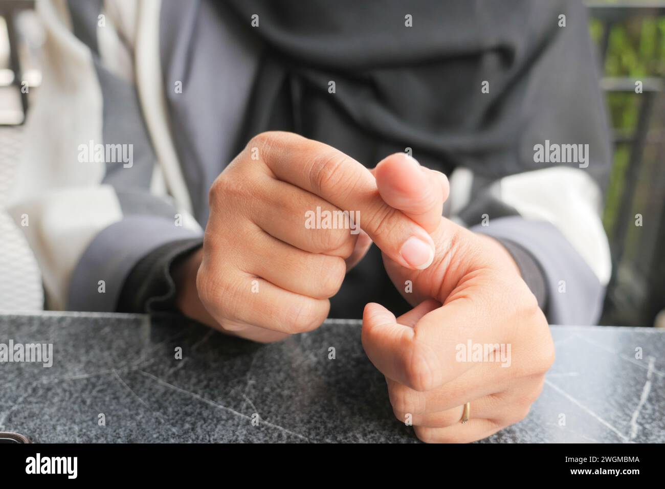 Young women hands suffering finger hi-res stock photography and images ...