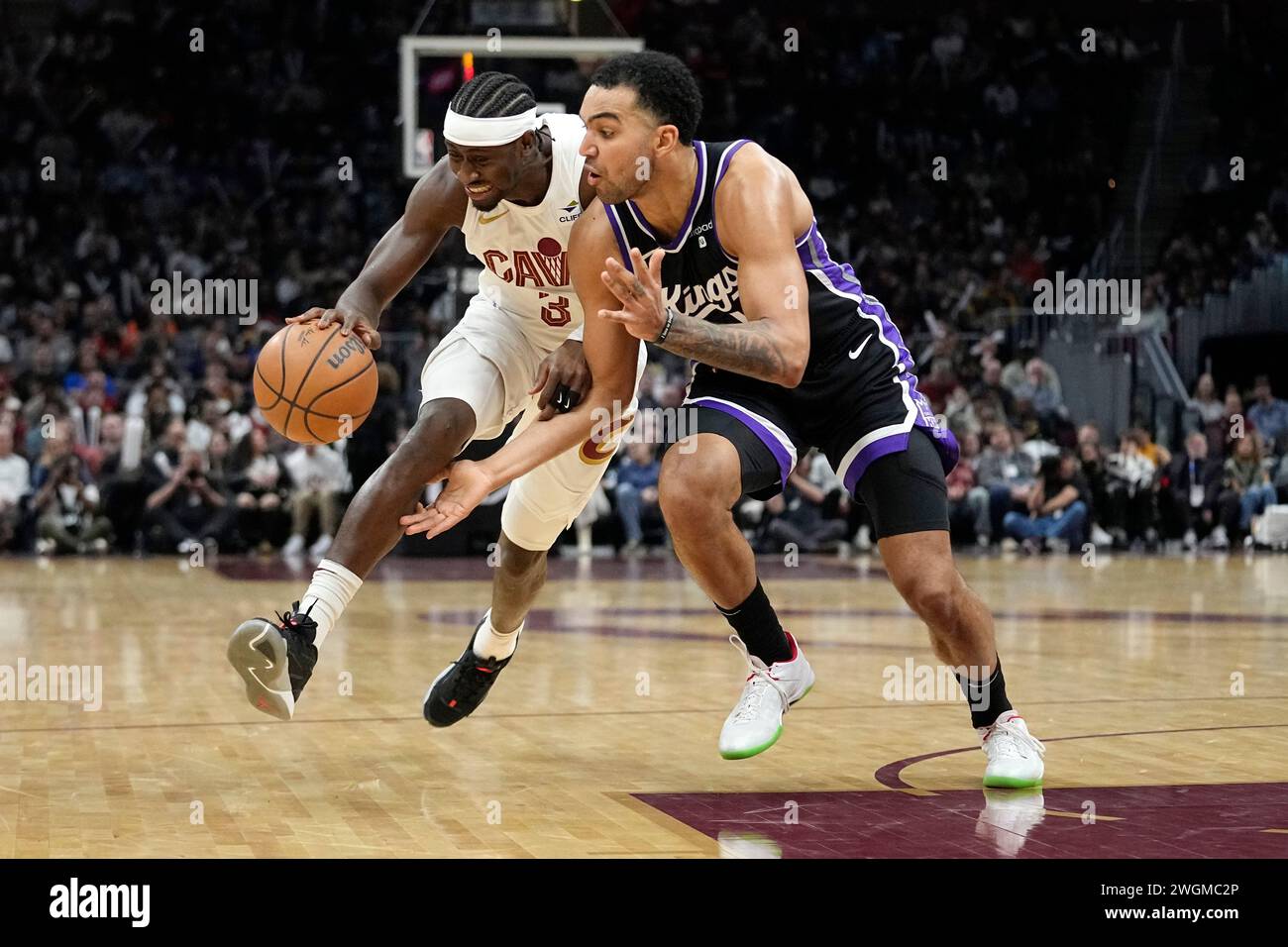 Sacramento Kings forward Trey Lyles, right, tries to knock the ball ...