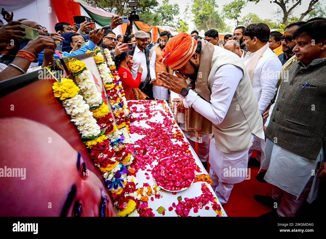 Felicitation ceremony hi-res stock photography and images - Alamy