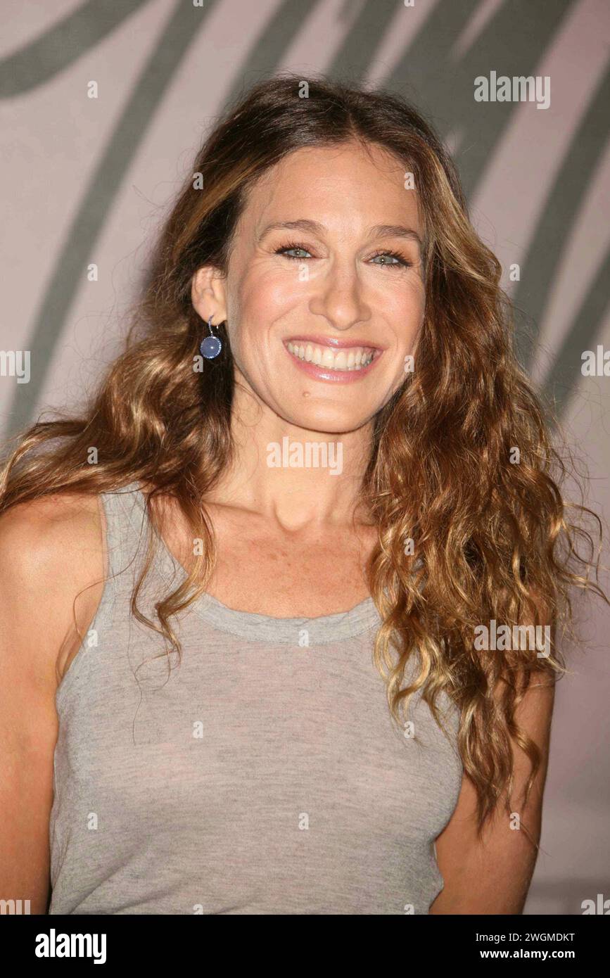 Sarah Jessica Parker at a in-store appearance at Lord & Taylor to ...