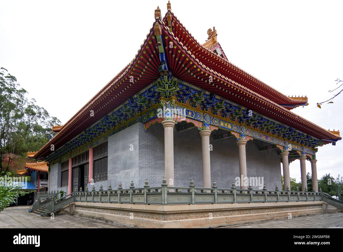 A magnificent and exquisite Chinese Buddhist temple hall Stock Photo ...